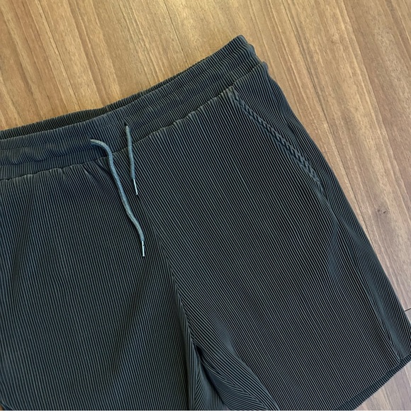 SHEIN | Shorts | Mens Textured Short Pants | Poshmark